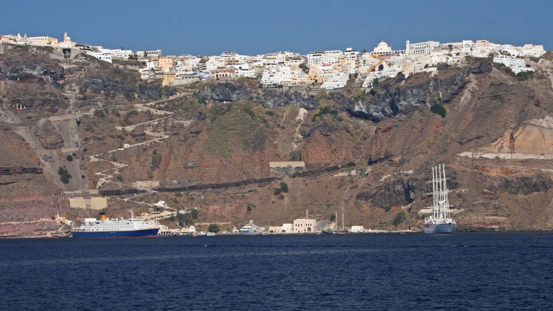 Ultimate Guide to Santorini Ferry Port: Tips & Transport Options | Take ...