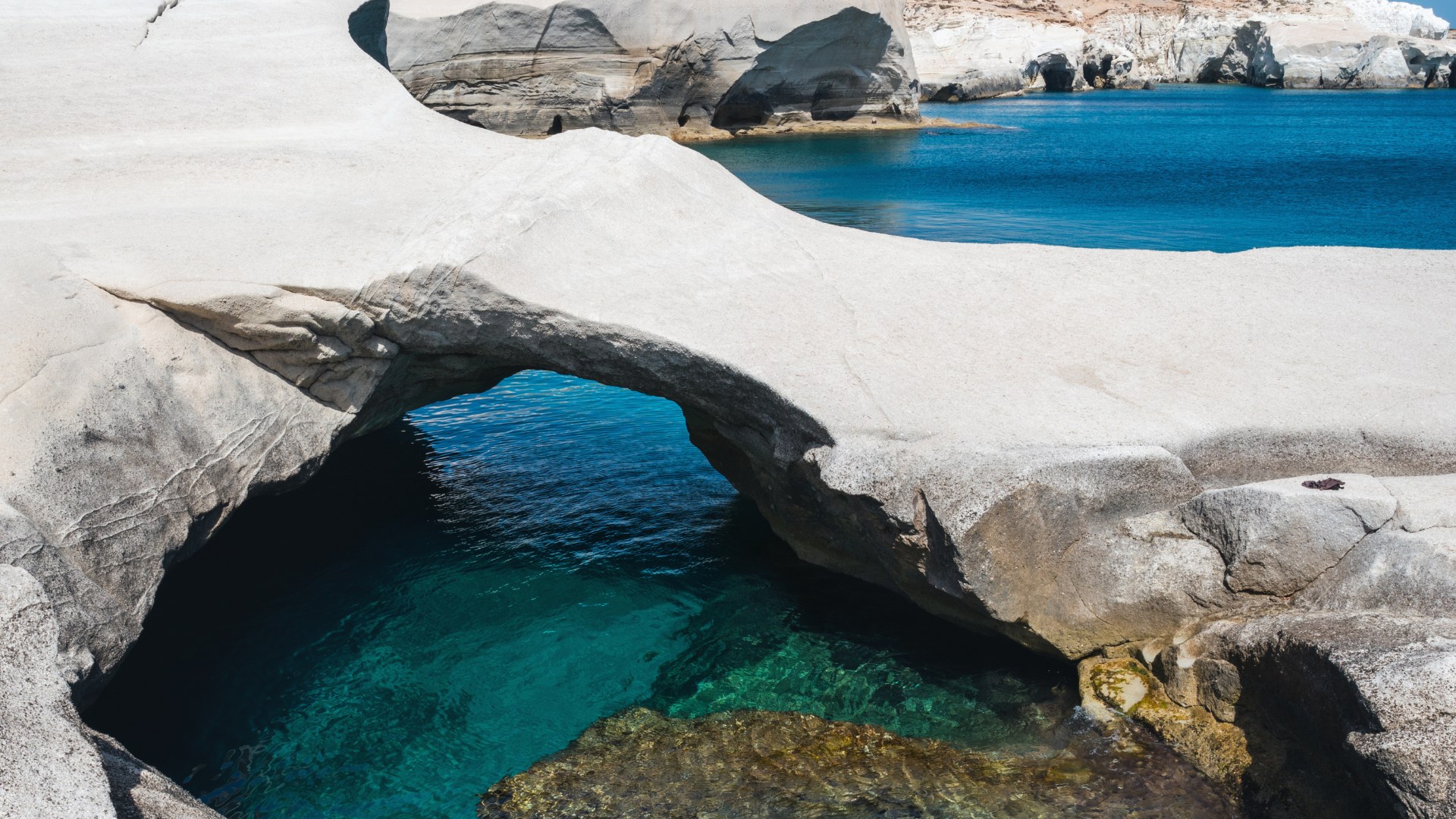 Discover Sarakiniko Beach, Milos' Moonlike Paradise – A Visitor's Guide ...
